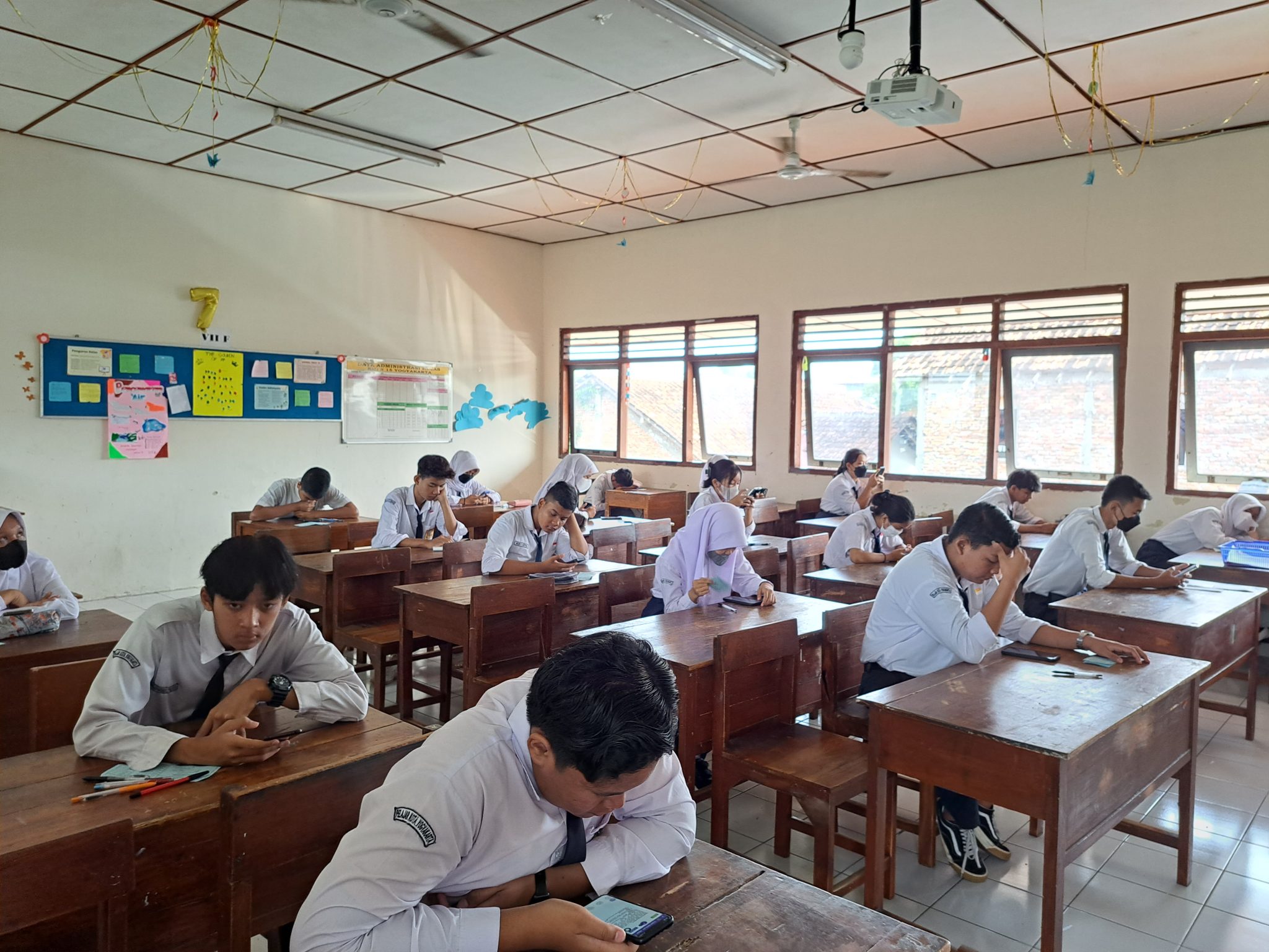 SMP NEGERI 15 YOGYAKARTA MELAKSANAKAN UJIAN SEKOLAH KELAS 9 TAHUN 2023 ...