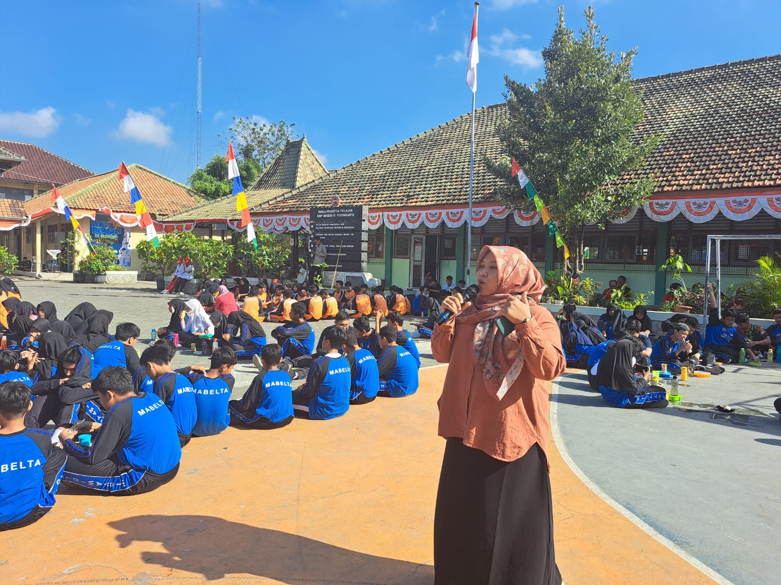 JUMAT SEHAT: AKSI BERGIZI SMPN 15 YOGYAKARTA – SMP Negeri 15 Yogyakarta